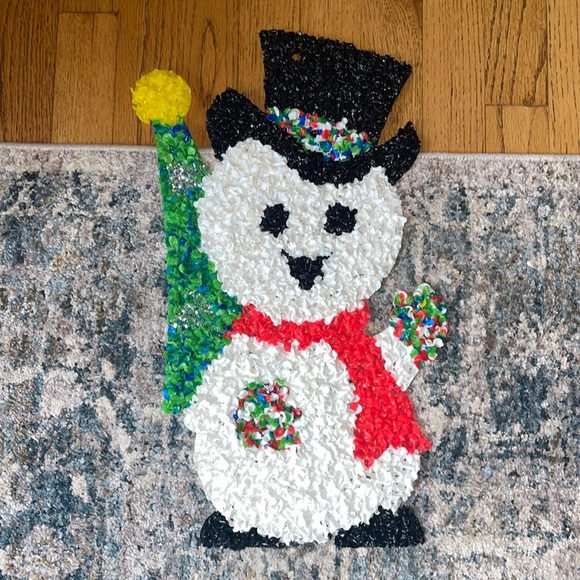Holiday | Vtg Melted Plastic Popcorn Wall Decor Christmas Waving Frosty ...
